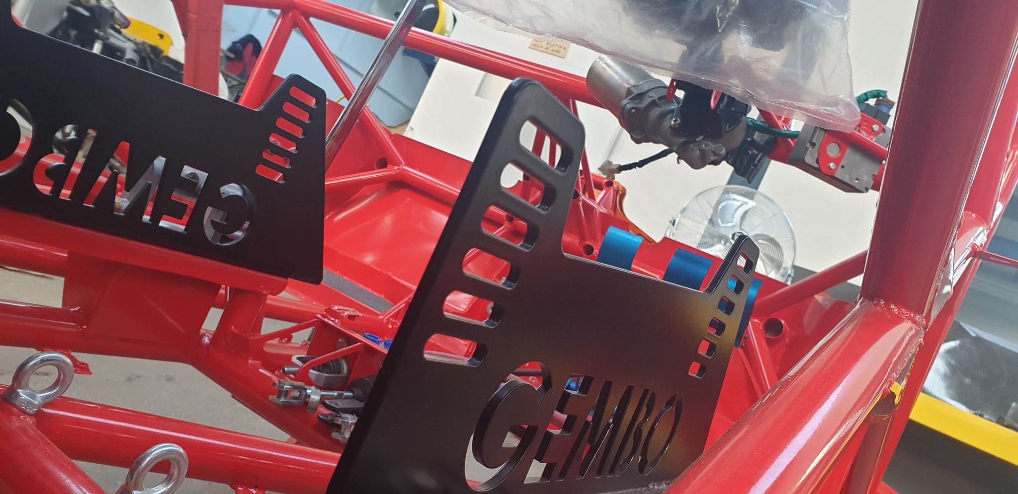 Buggys moteur de moto en cours de montage - Gembo Sport