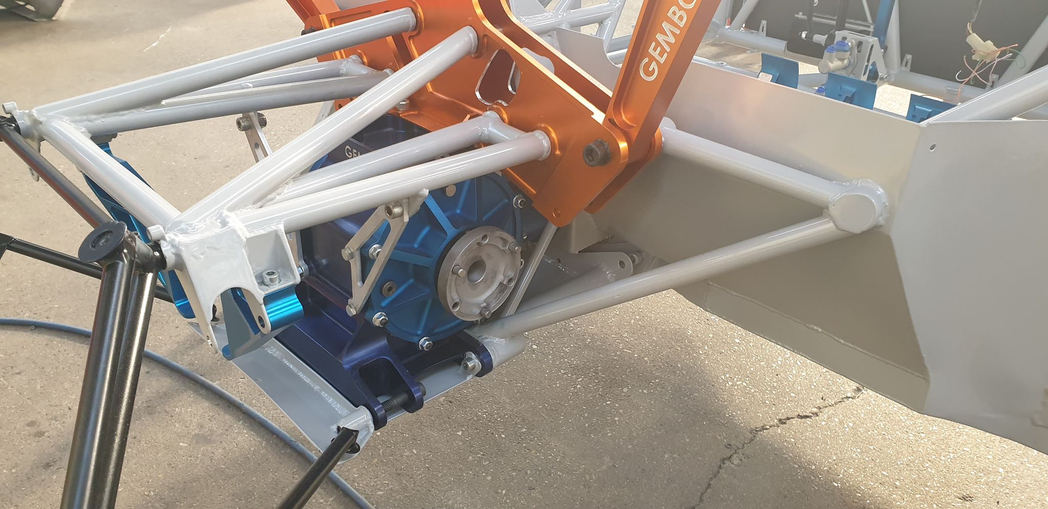 Buggys moteur de moto en cours de montage - Gembo Sport